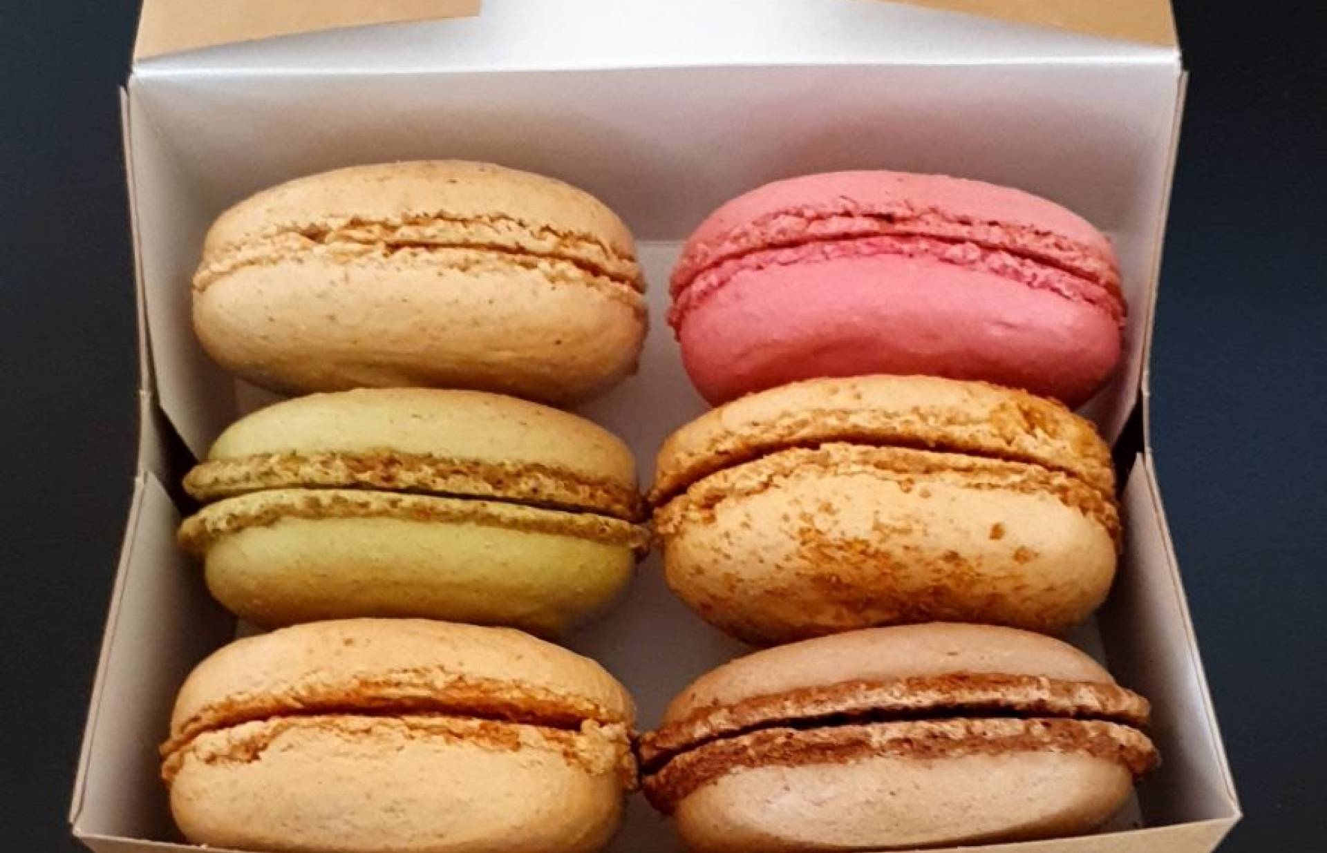 Boite de 6 gros macarons - La Chocolaterie Chartres